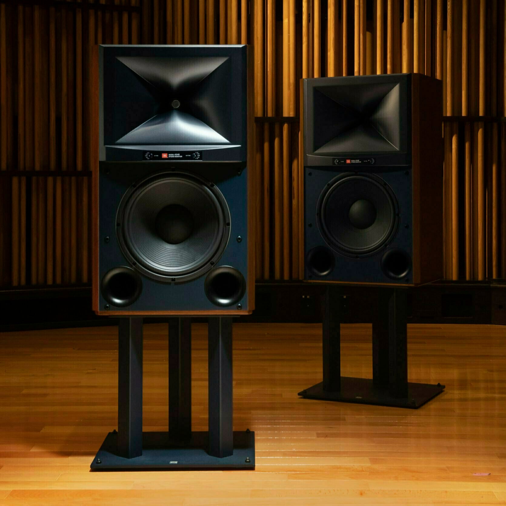 JBL BS-360 Stands - Gulvstandere og beslag - Lydspecialisten